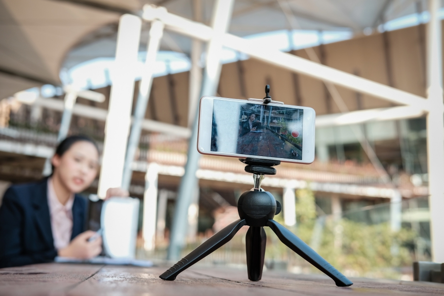 What is an Online Content Creator? (And What Do They Do For Your ...